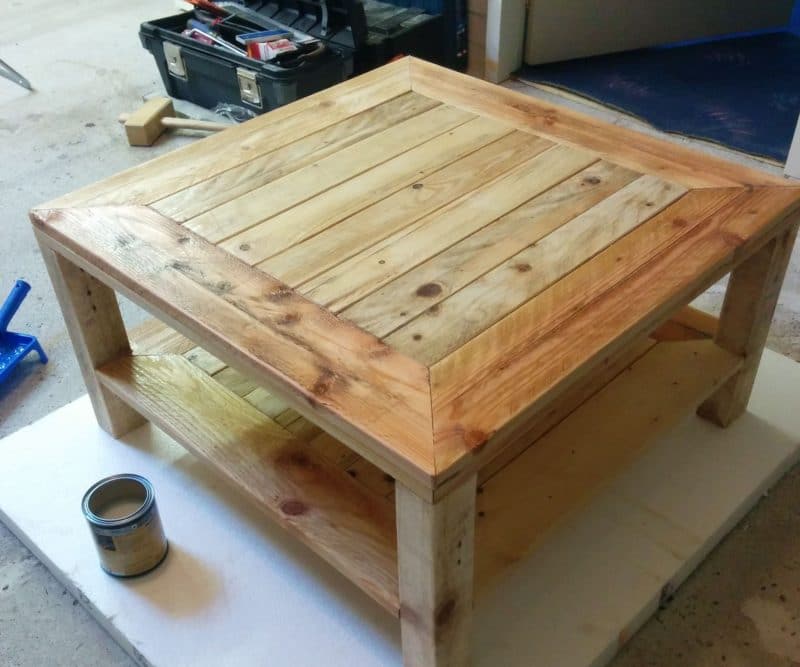 pallet table - Painted Furniture Ideas